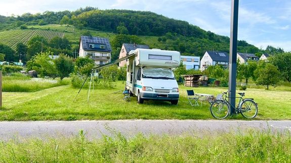 Naturnahe Camping und Womo Stellplätze, Tiny Houses & Co. | hinterland.camp
